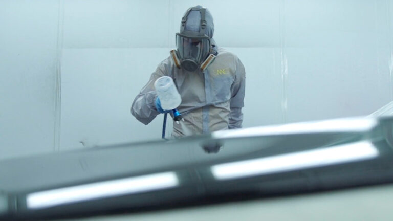 7 TIPS FOR APPLYING CLEARCOAT EFFICIENTLY AT THE BODYSHOP